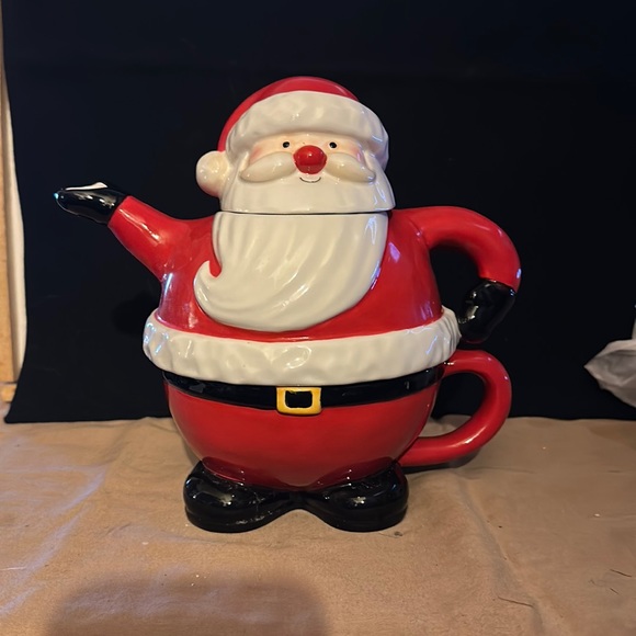 St. Nicholas Square | Holiday | St Nicholas Square Teapot Set | Poshmark